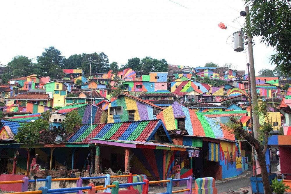 How an Indonesian Slum Has Been Turned Into the Gorgeous ‘Rainbow ...
